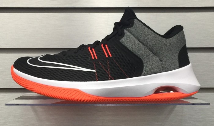 Nike Air Versatile 2 – Incredible Feets